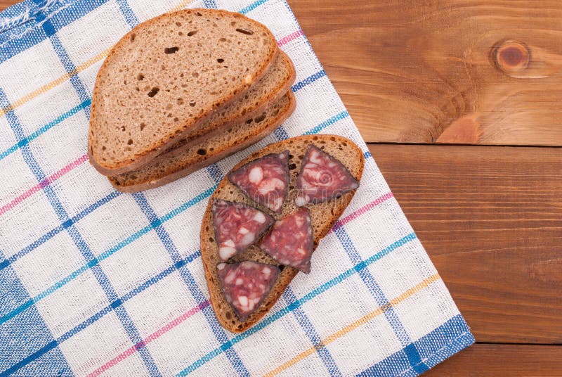 Bocadillo Con Pan En La Tabla Foto de archivo - Imagen de secado ...