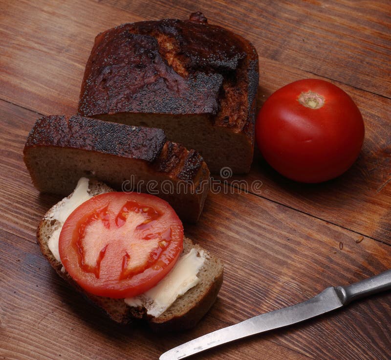 Bocadillo Con Pan Y El Tomate Imagen de archivo - Imagen de germen ...