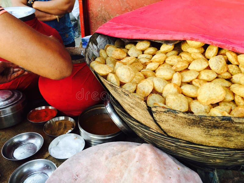 Bocado Indio Tradicional De Puri O De Poori Foto de archivo - Imagen de ...