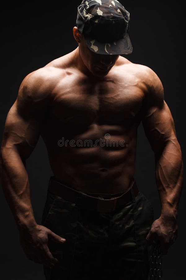 Bodybuilder stockbild. Bild von menschlich, schön, muskel - 35892725