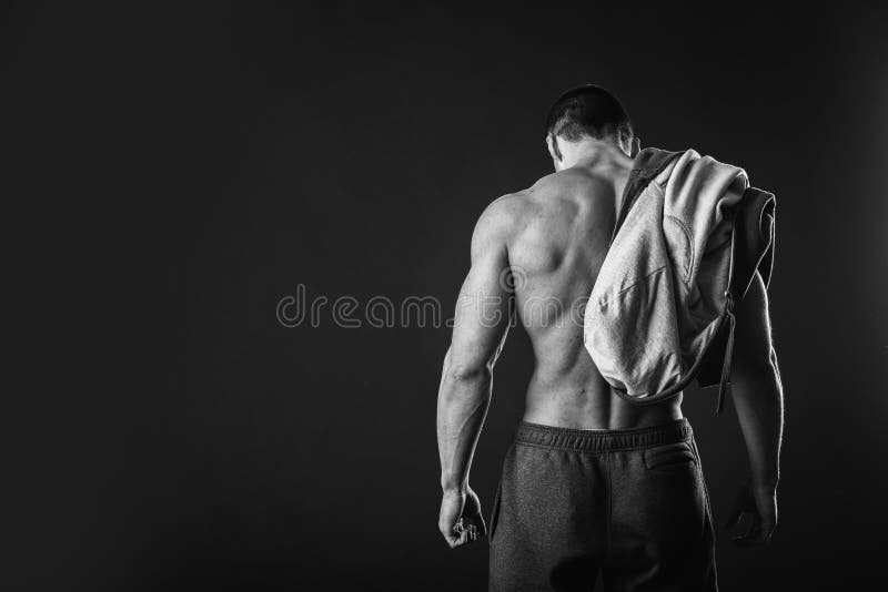 Bodybuilder, Der Seinem Presse Zeigt Stockfoto - Bild von gesundheit ...