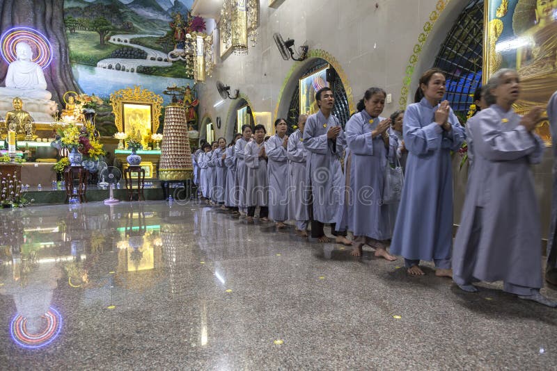 Boeddhistische begrafenis redactionele fotografie. Image of licht ...