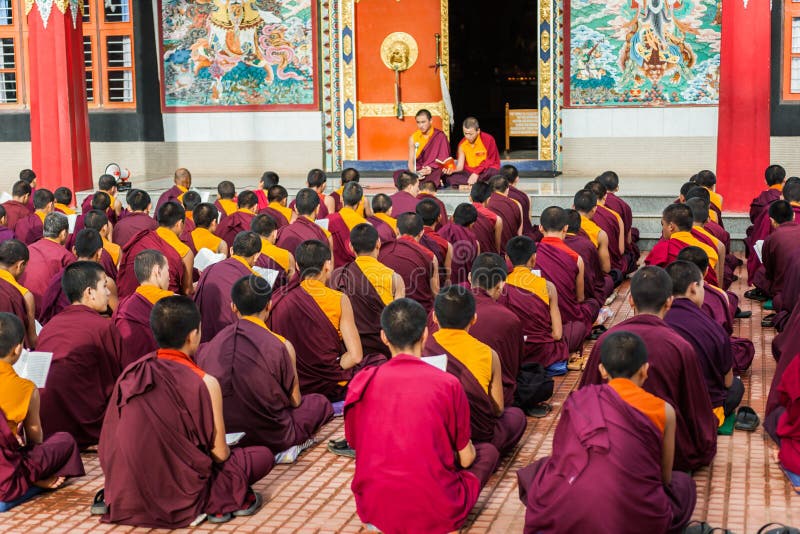 Boeddhistische Monniken En Nonnen, Dalai Lama-tempel, McLeod Ganj ...