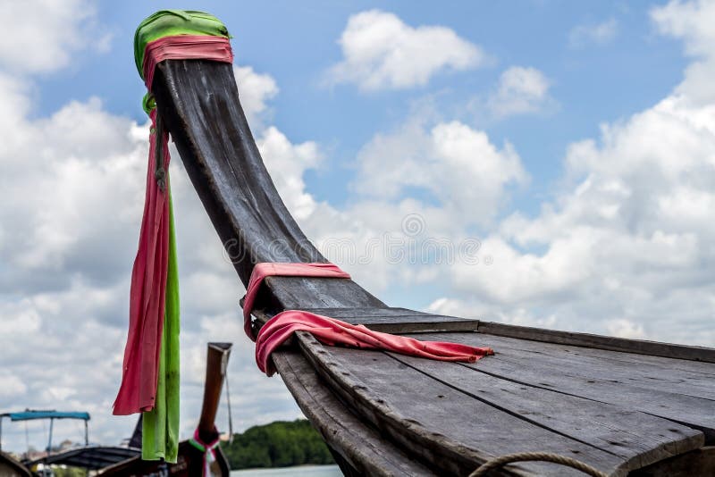Boeg van de houten boot stock foto. Image of namen, waren - 22014414