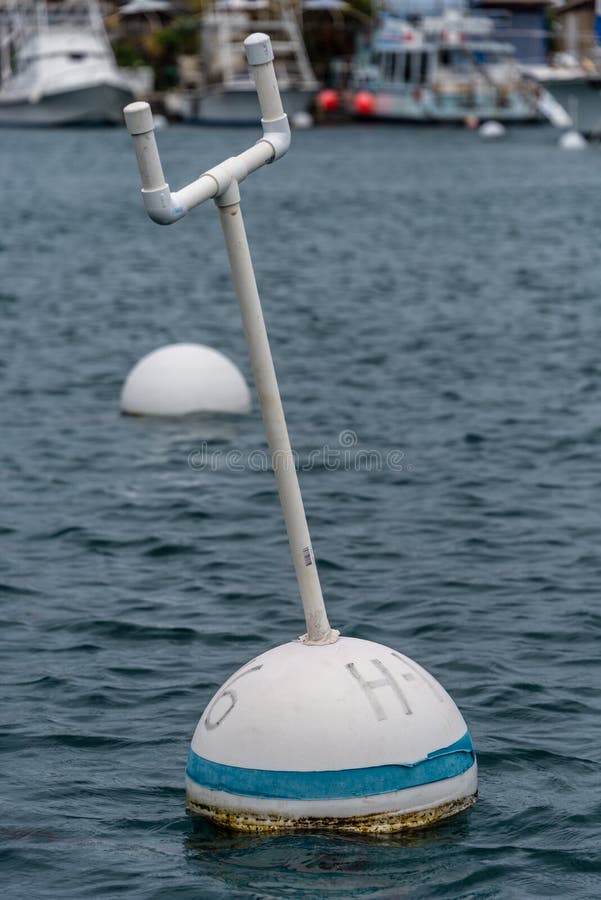 Boei, Haven in De Inham Van De Verticale Raamstijl, Cornwall Stock Foto ...