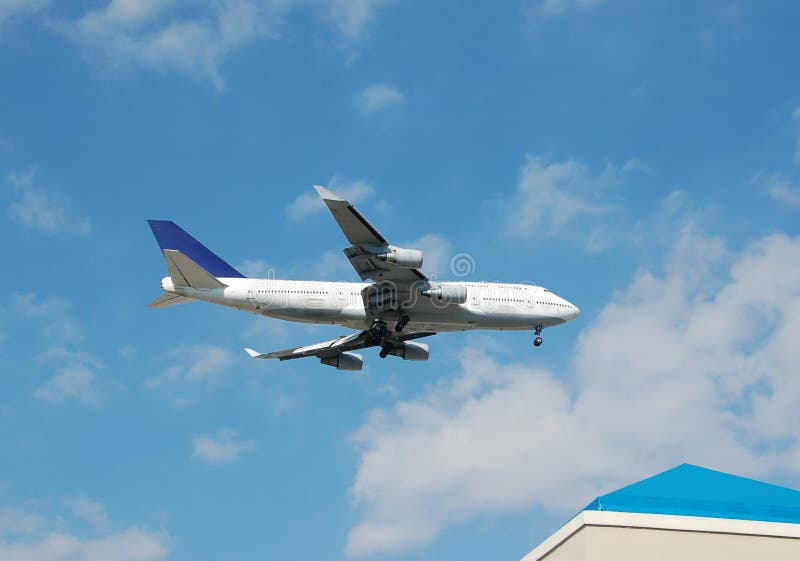 Boeing 747 jumbo jet stock image. Image of boeing, descend - 1835867