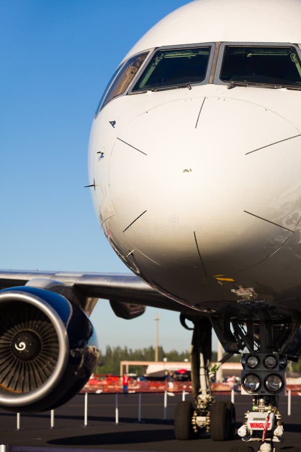 Boeing 757 airliner stock image. Image of boeing, transportation - 27524919