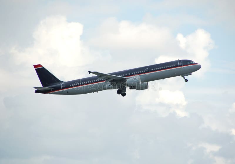Boeing 757 Passenger Jet Taking Off Picture. Image: 1267140