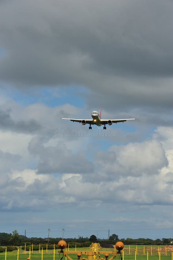 Boeing 757 on it S Final Approach Stock Image - Image of airplane ...