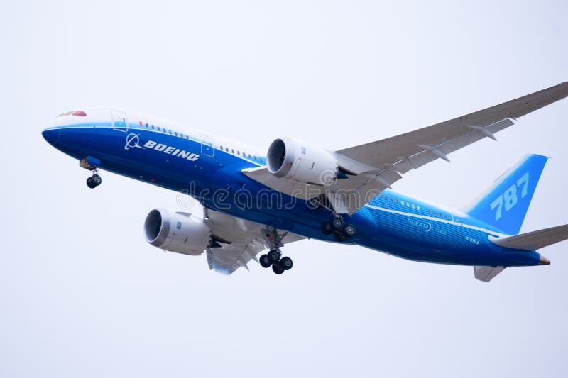 Boeing 787 Dreamliner Takes Off Editorial Stock Photo - Image of ...