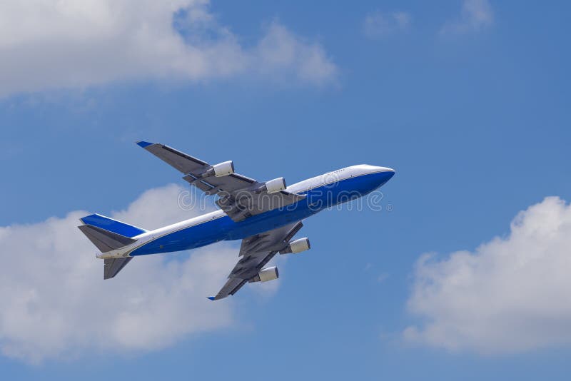 Boeing 747-400 Airplane Againt Blue Sky Stock Photo - Image of blue ...