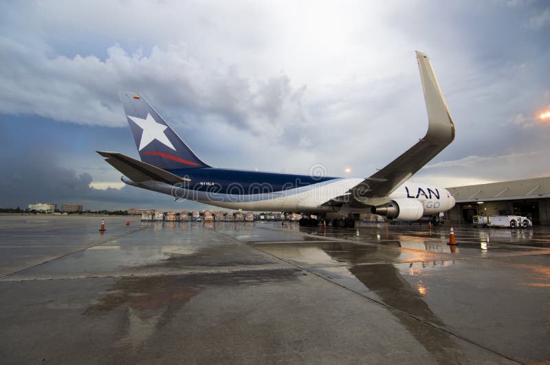 5+ Cargo aircraft ramp Free Stock Photos - StockFreeImages