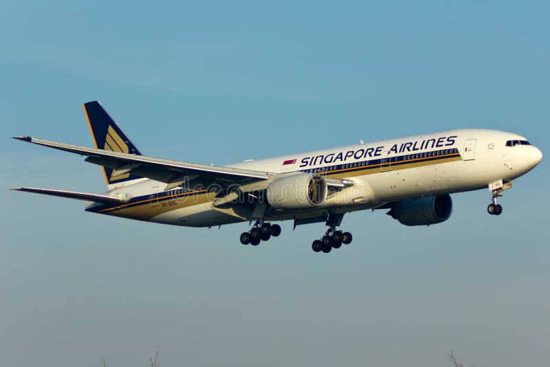 Boeing 777 Plane editorial photo. Image of challenger - 85572441