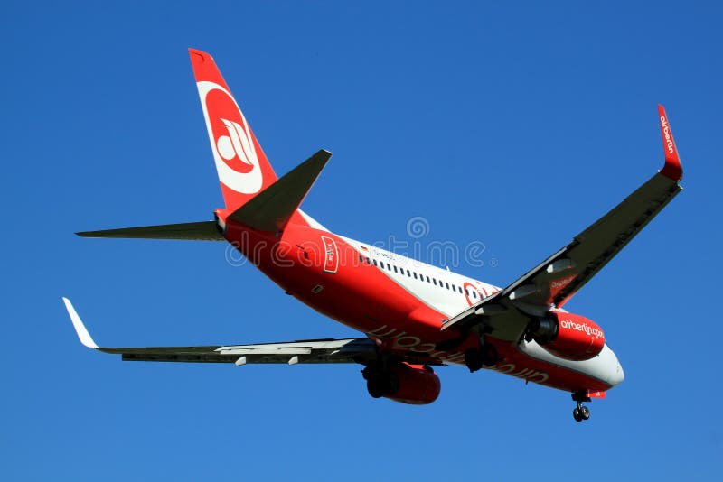 Boeing 737-700 on Short Final To OTP Editorial Stock Photo - Image of ...