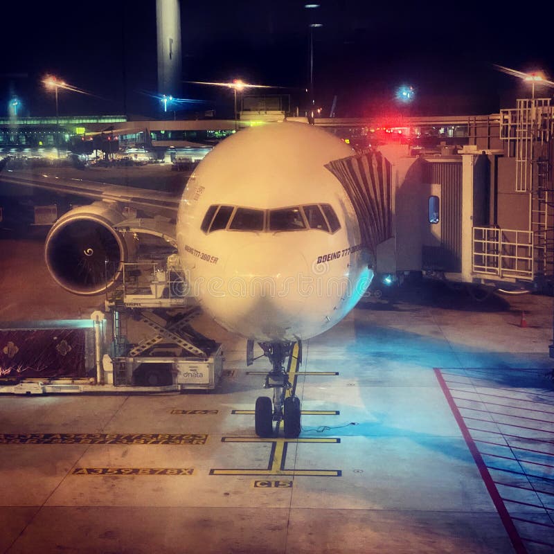 Boeing 777 editorial photo. Image of singapore, night - 182049621