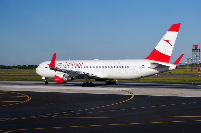 Boeing 767-300 Von Austrian Airlines (OS) Redaktionelles Stockbild ...