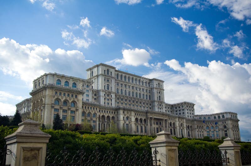Boekarest - Het Parlement Paleis Stock Foto - Image of architectuur ...