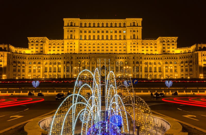 's Nachts Het Centrum Van Boekarest Stock Afbeelding - Image of ...