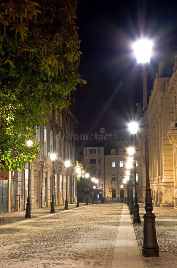 Boekarest Bij Nacht - Het Historische Centrum Stock Afbeelding - Image ...