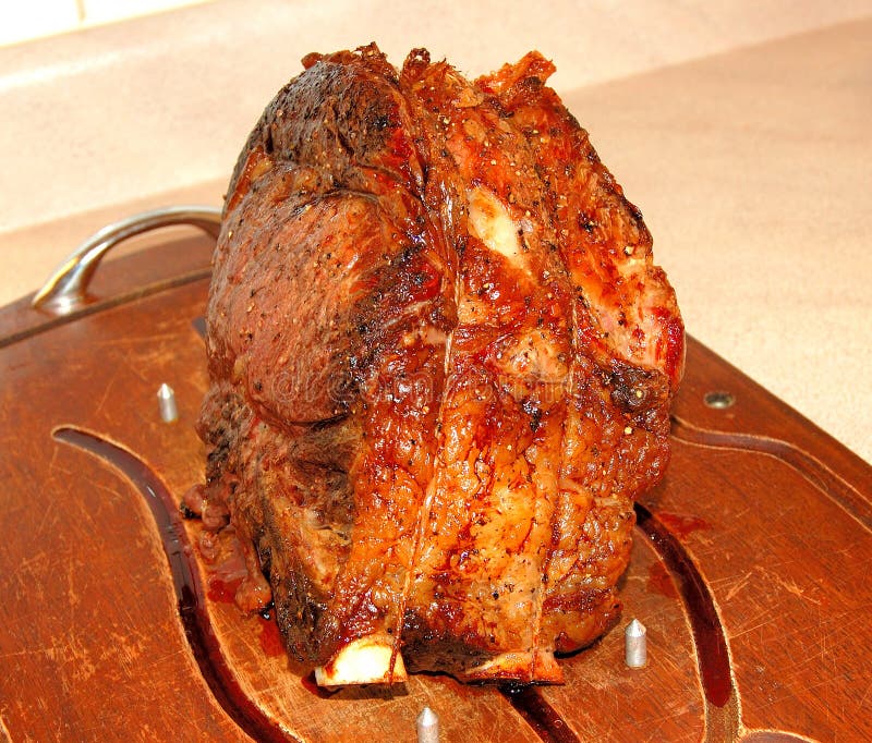 Rôti Cuit De Porc Ou De Recette Italienne Sur Un Gril Photo stock ...