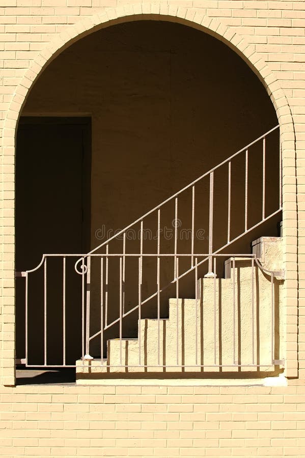 Bogen u. Treppen stockfoto. Bild von sonderkommando, wand - 2016778