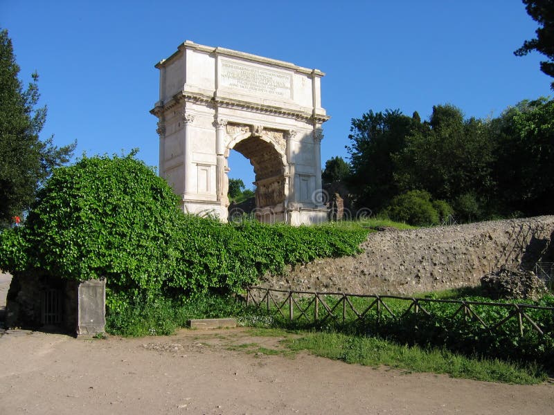 Rom-- Titus Triumphbogen stockfoto. Bild von denkmal - 24183708