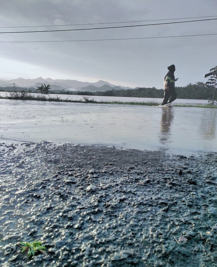 Flash floods editorial photography. Image of river, wind - 248585832