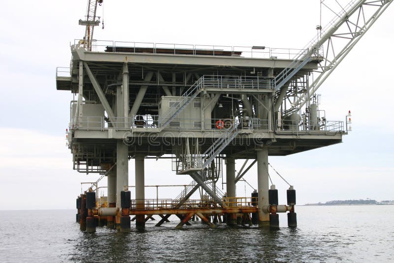 Bohrinseln in der Nordsee stockfoto. Bild von einbau - 40289616