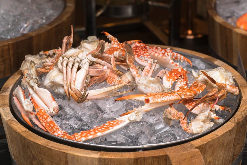 Boiled blue crab on ice stock image. Image of claw, deep - 89000715