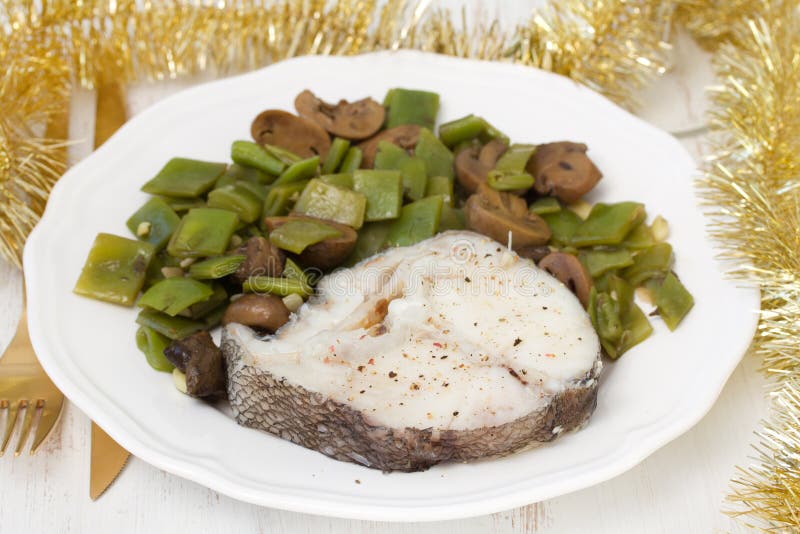 Boiled Fish with Green Beans Stock Photo - Image of vitamin, abrotea ...