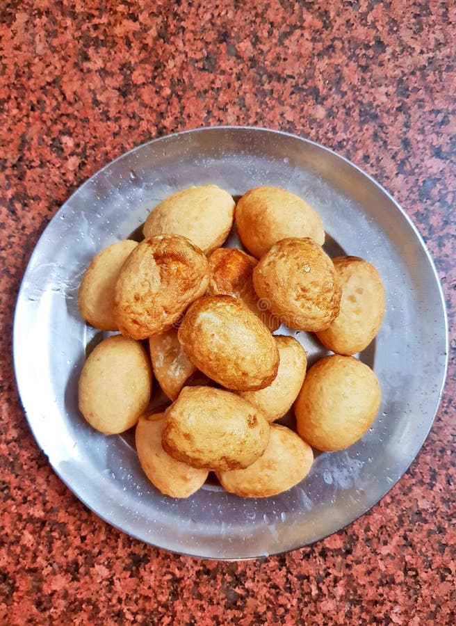 Whole Fried Fish with Chapati Stock Photo - Image of dish, board: 175806348