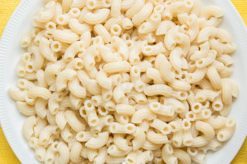 Boiled macaroni on plate stock image. Image of ingredient - 32599853