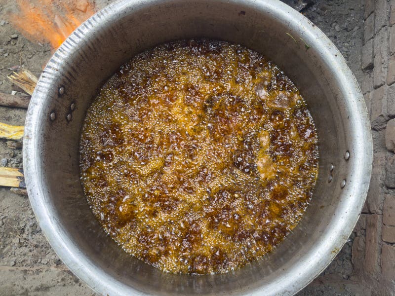 Boiling Oil Large Pot Cooking Bubbling Hot Closeup Stock Photos - Free ...