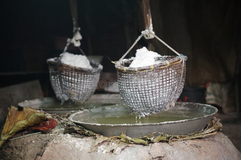 Boiling Saline Solution is Traditional Way for Making Mountain Rock ...