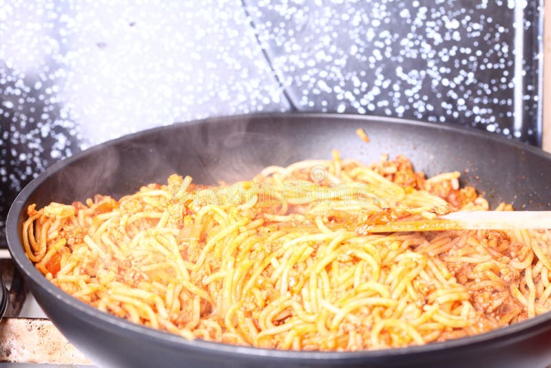 Boiling Spaghetti Pasta in a Skillet Stock Image - Image of sauces ...