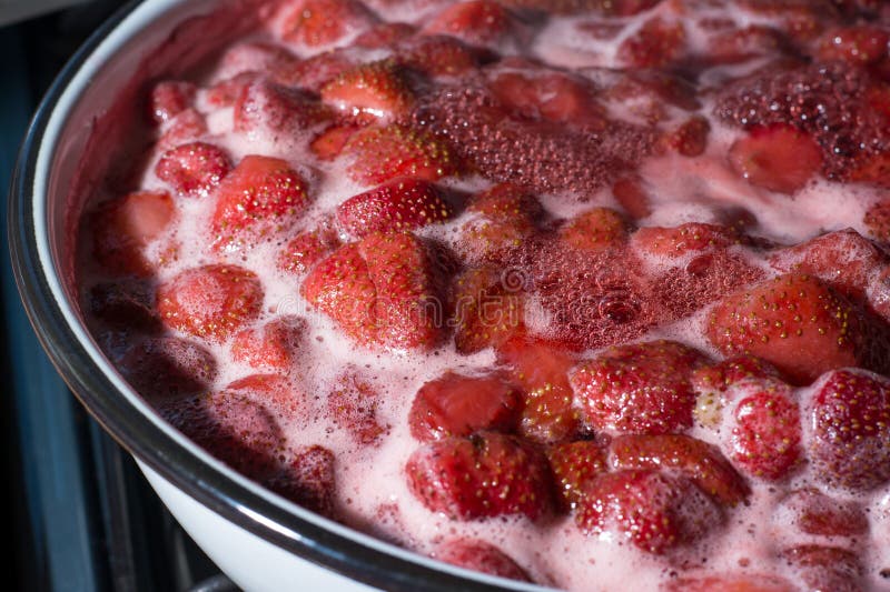 Boiling strawberry jam stock image. Image of sweet, boiling - 269501107