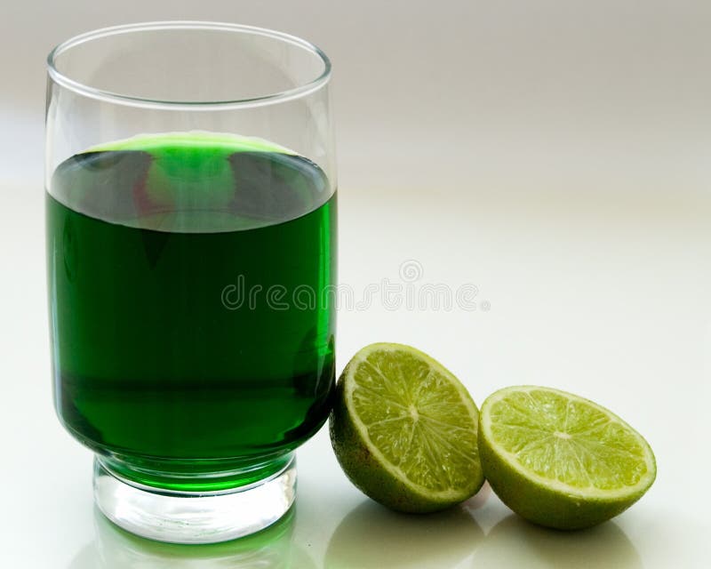 Boisson photo stock. Image du boisson, glace, fruits, vert - 555690