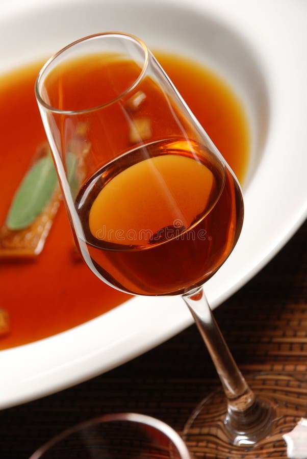 Boisson photo stock. Image du bulle, cuvette, diner, luxe - 9344538