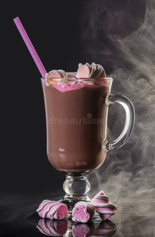 Boisson Chaude De Cacao Avec La Guimauve Photo stock - Image du ...