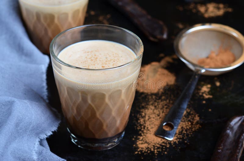 Boisson de caroube, cacao image stock. Image du caroube - 114640025