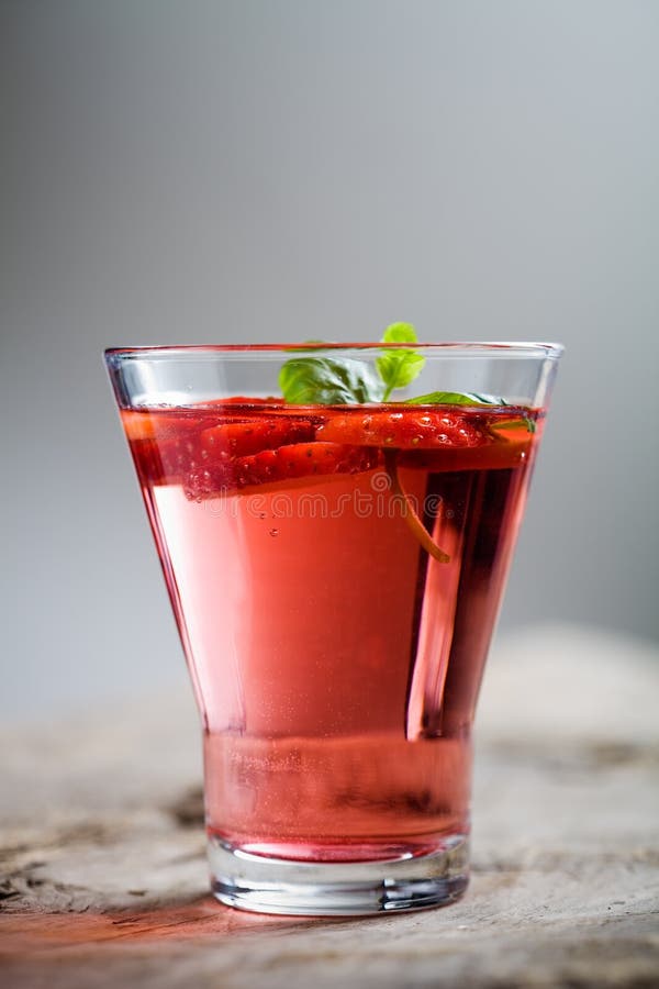 Boisson de fraise image stock. Image du rouge, fraises - 19007323