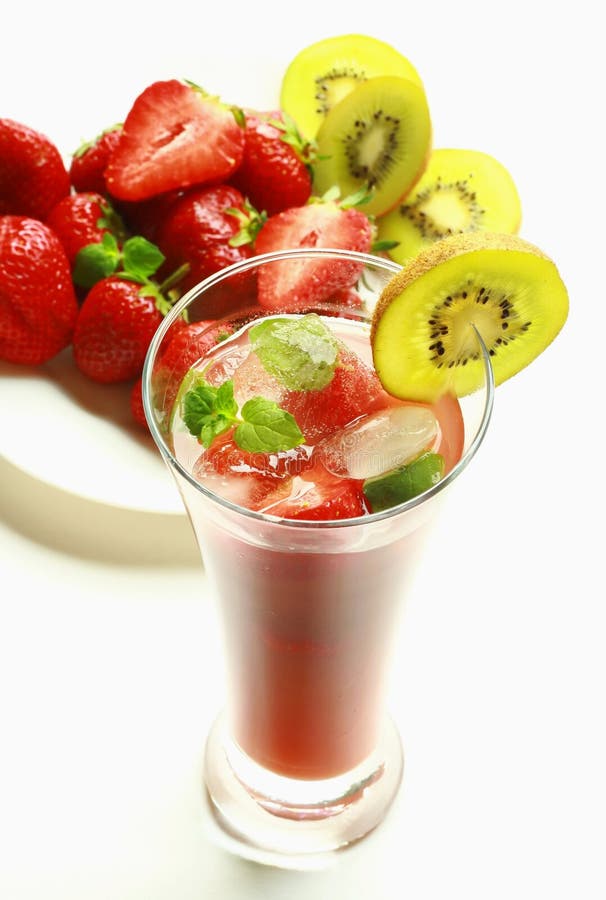Boisson de fraise image stock. Image du boisson, rouge - 18613711