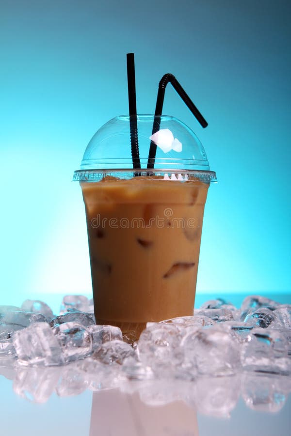 Café froid image stock. Image du latte, blanc, lait, glace - 52752821