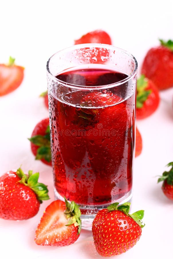 Boisson froide à la fraise photo stock. Image of mouvement - 20826314