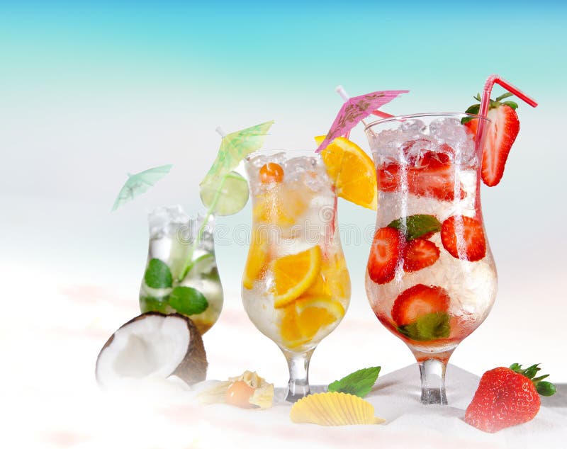 Boissons Rafraîchissantes D'été Image stock - Image du océan, fruits ...