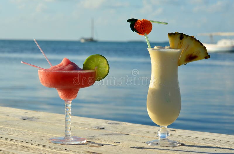Boissons tropicales photo stock. Image du verrerie, rouge - 26534036