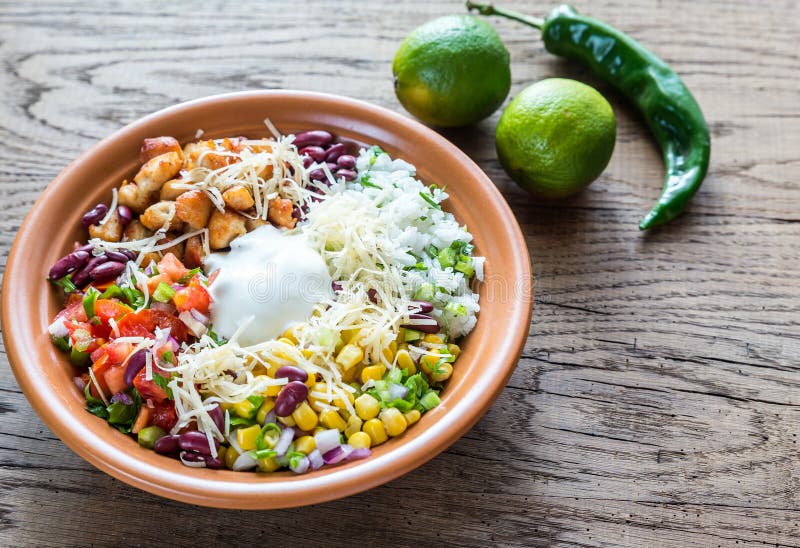 Bol Mexicain Fait Maison De Burrito De Poulet Avec Du Riz, Haricots ...