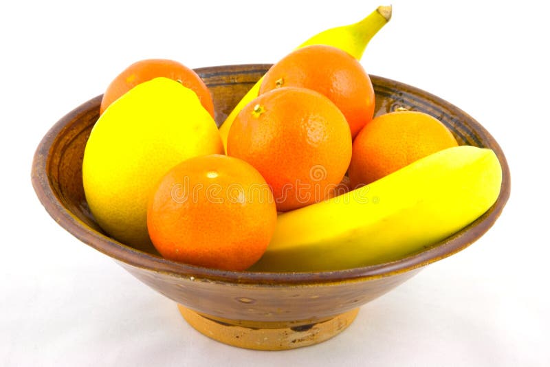 Bol de fruit image stock. Image du kiwi, isolement, cuvette - 2306571