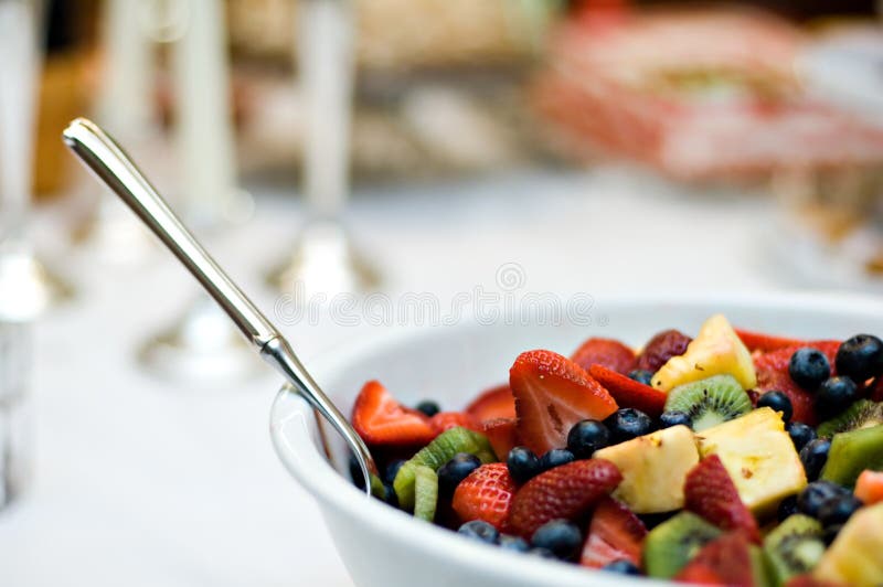 Bol de fruit photo stock. Image of toujours, superficiel - 9822206