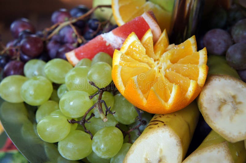 Bol De Fruit De Diverses Sortes Image stock - Image du juteux, fond ...